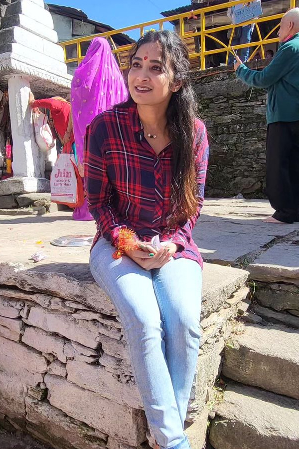 త్రియుగి నారాయణ్‌ ఆలయంలో బిగ్‌బాస్‌ బ్యూటీ (ఫోటోలు) | Actress Bhanu Sri Devotional Photos At ...